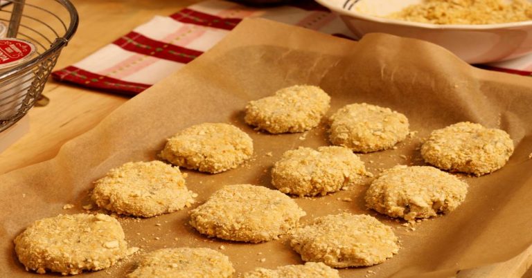 Deviled crab cakes for Mardi Gras - alcoveshome